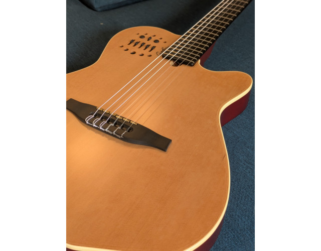 Godin Multiac ACS Ceedar de segunda mano por 1300 € en Girona
