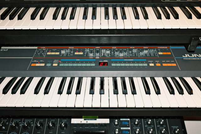 Roland Juno-106 en muy buen estado | Service 2020 de segunda mano por ...