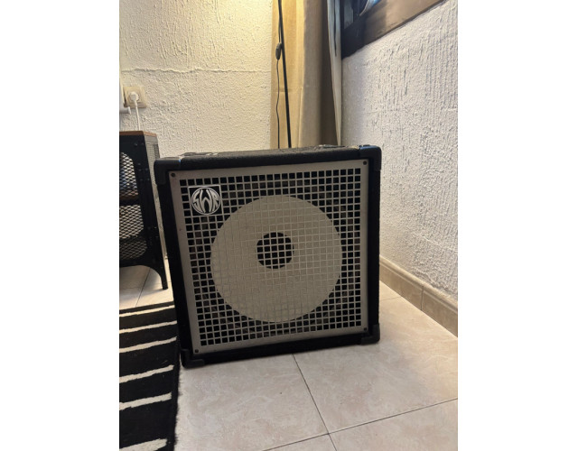 Amplificador para bajo SWR LA15 de segunda mano por 200 € en Barcelona | Guitarristas