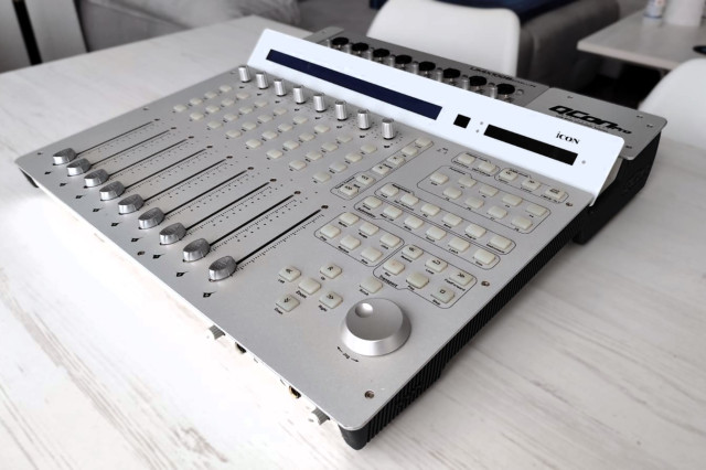Icon QCon Pro USB MIDI/Audio 8-Fader Daw Controller + UMix 1008 White ...