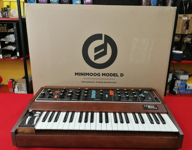 Moog Minimoog Model D Reissue 2022 (RESERVADO) de segunda mano por 3890 ...