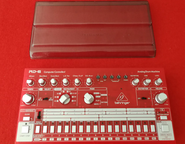 Behringer RD6 SB + Decksaver de segunda mano por 89 € en Girona ...