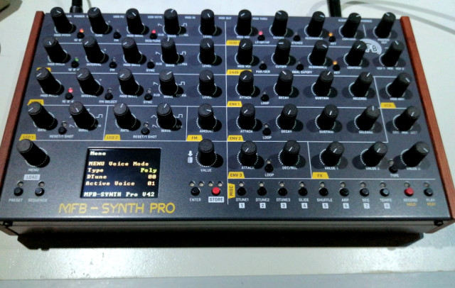 MFB Pro Synth de segunda mano por 1950 € en Valencia | Hispasonic