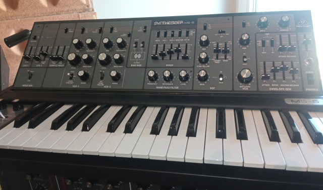 Sintetizador Behringer MS5.... RESERVADO de segunda mano por 300 € en ...
