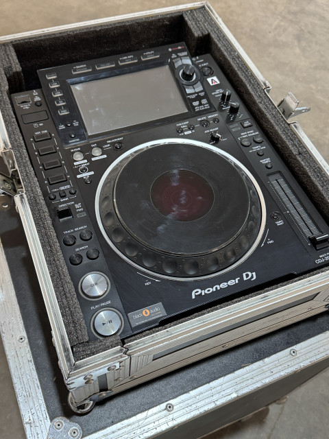 2 CDJ 2000 NX2 + DJM 900 NX1, con flightcases de segunda mano en ...