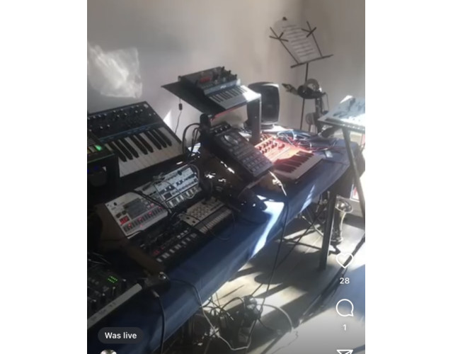 Vendo Nord Rack 2 (199X), Moog DFAM, Behringer Crave, Microfreak ...