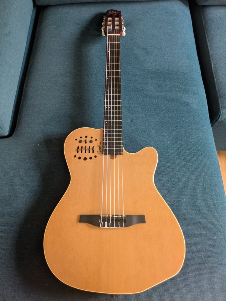 Godin Multiac ACS Ceedar de segunda mano por 1300 € en Girona