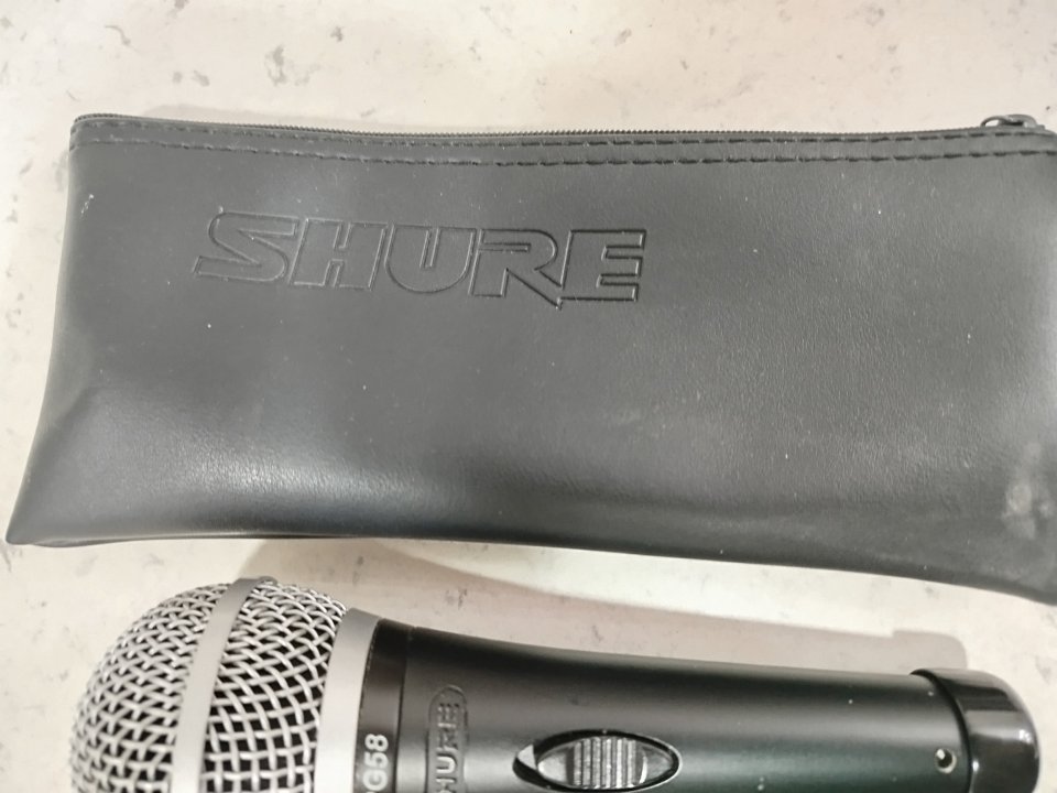 Shure PG 58 de segunda mano por 35 € en Bizkaia