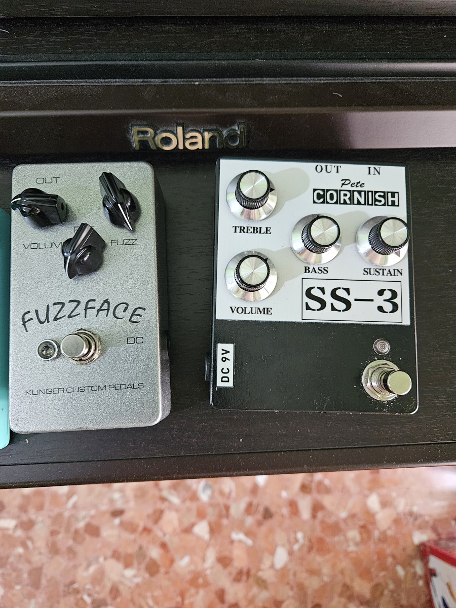 Ss3 cornish clon , lovepedal eleven , 805 seymour Duncan , klinger fuzz ...