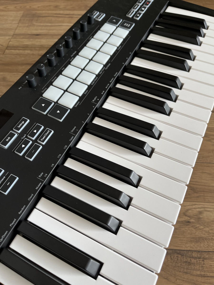 teclado controlador midi Novation Launchkey 37 MK3 de segunda mano por ... teclado controlador midi Novation Launchkey 37 MK3 de segunda mano por ...