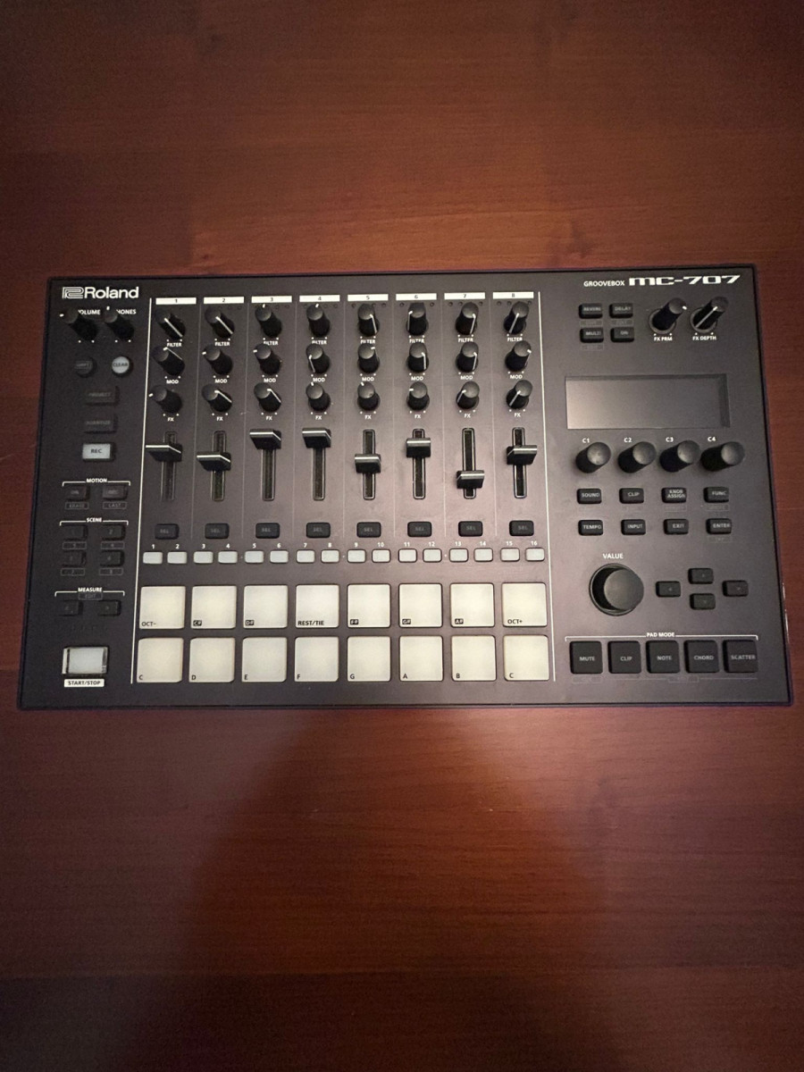 Roland groovebox mc-707 de segunda mano por 500 € en Granada | Hispasonic