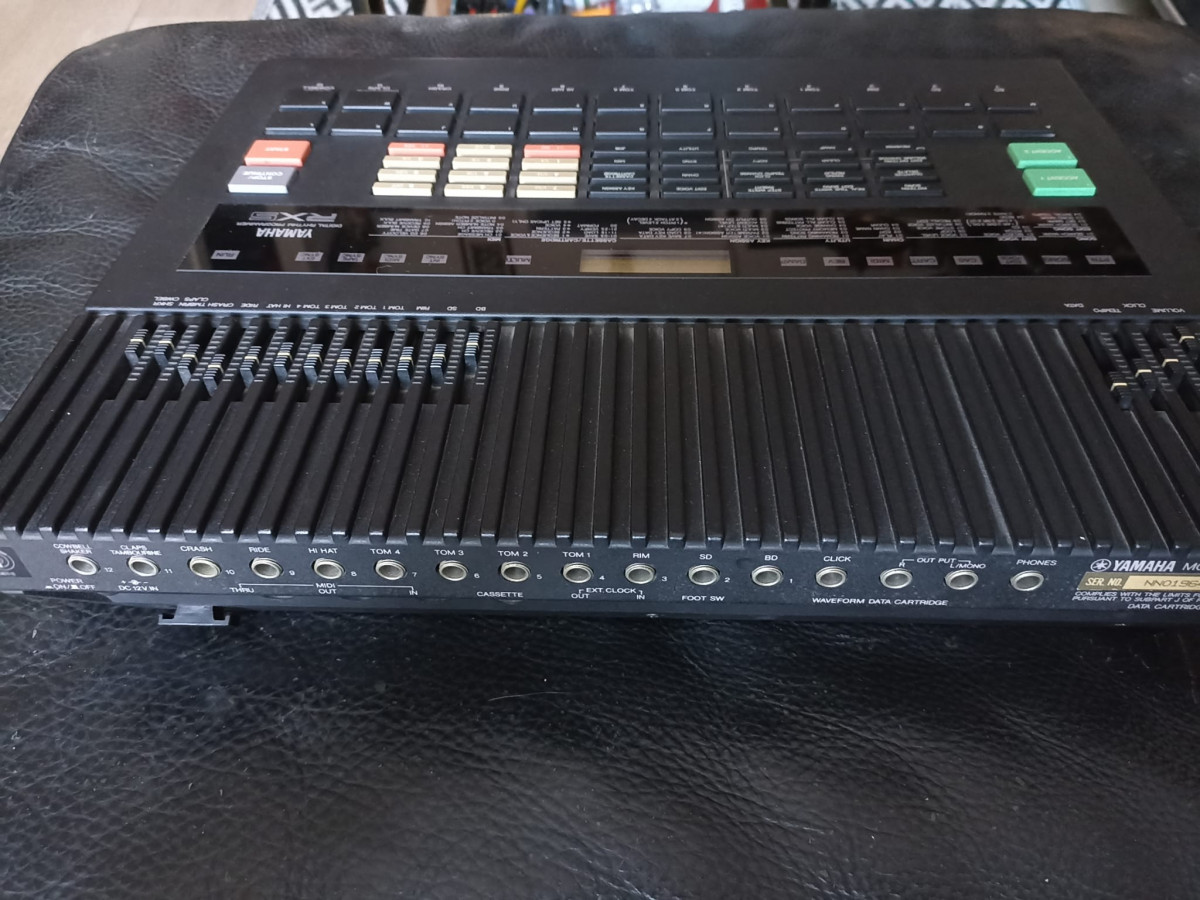 Drum Machine Yamaha Rx5 de segunda mano por 500 € en Barcelona | Hispasonic